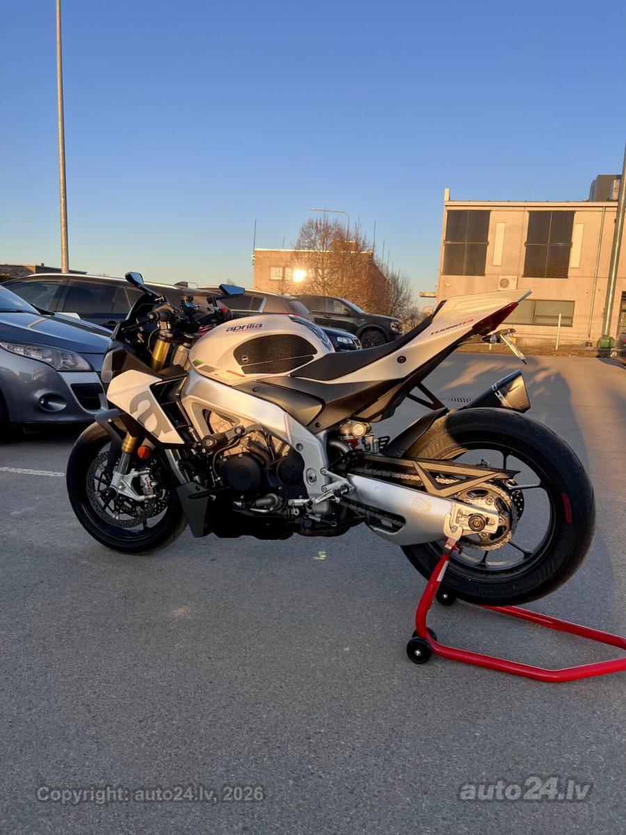 White Aprilia Tuono 2022 in Rakvere, with an engine capacity of 1.08 L and mileage of 23 thousand km for 11500 €, photo 3 on AUTOMOTO.COM.LV