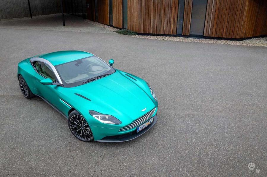 Pelēks Aston Martin DB11 2021 Viļņa, ar dzinēja tilpumu 4.00 L un nobraukumu 24 tūkst. km par 96000 €, foto 3 vietnē AUTOMOTO.COM.LV