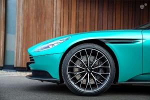 Pelēks Aston Martin DB11 2021 Viļņa, ar dzinēja tilpumu 4.00 L un nobraukumu 24 tūkst. km par 96000 €, foto 12 vietnē AUTOMOTO.COM.LV