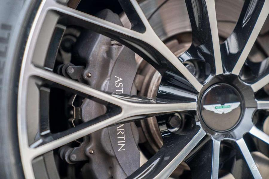 Pelēks Aston Martin DB11 2021 Viļņa, ar dzinēja tilpumu 4.00 L un nobraukumu 27 tūkst. km par 96000 €, foto 28 vietnē AUTOMOTO.COM.LV
