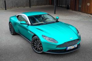 Pelēks Aston Martin DB11 2021 Viļņa, ar dzinēja tilpumu 4.00 L un nobraukumu 27 tūkst. km par 96000 €, foto  vietnē AUTOMOTO.COM.LV