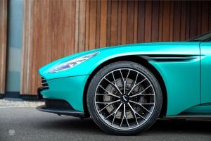 Pelēks Aston Martin DB11 2021 Viļņa, ar dzinēja tilpumu 4.00 L un nobraukumu 27 tūkst. km par 96000 €, foto 12 vietnē AUTOMOTO.COM.LV