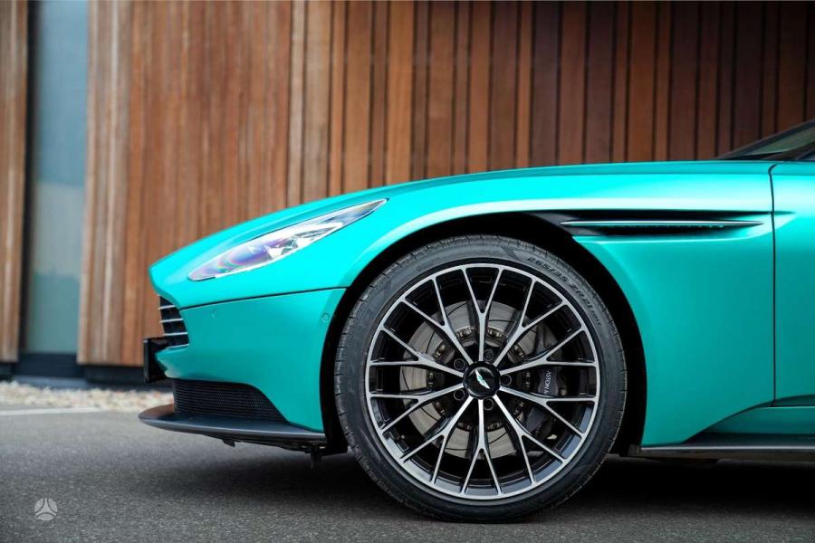 Pelēks Aston Martin DB11 2021 Viļņa, ar dzinēja tilpumu 4.00 L un nobraukumu 27 tūkst. km par 96000 €, foto 12 vietnē AUTOMOTO.COM.LV