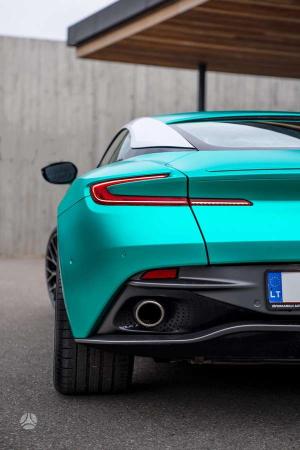 Pelēks Aston Martin DB11 2021 Viļņa, ar dzinēja tilpumu 4.00 L un nobraukumu 27 tūkst. km par 96000 €, foto 17 vietnē AUTOMOTO.COM.LV