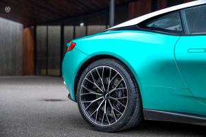 Pelēks Aston Martin DB11 2021 Viļņa, ar dzinēja tilpumu 4.00 L un nobraukumu 27 tūkst. km par 96000 €, foto 20 vietnē AUTOMOTO.COM.LV