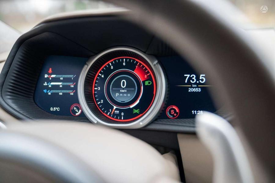 Pelēks Aston Martin DB11 2021 Viļņa, ar dzinēja tilpumu 4.00 L un nobraukumu 27 tūkst. km par 96000 €, foto 28 vietnē AUTOMOTO.COM.LV