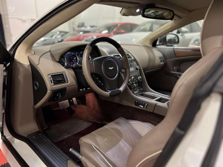 Balts Aston Martin DB9 2015 Viļņa, ar dzinēja tilpumu 5.94 L un nobraukumu 59 tūkst. km par 79999 €, foto 15 vietnē AUTOMOTO.COM.LV