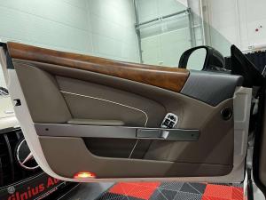 Balts Aston Martin DB9 2015 Viļņa, ar dzinēja tilpumu 5.94 L un nobraukumu 59 tūkst. km par 79999 €, foto 19 vietnē AUTOMOTO.COM.LV