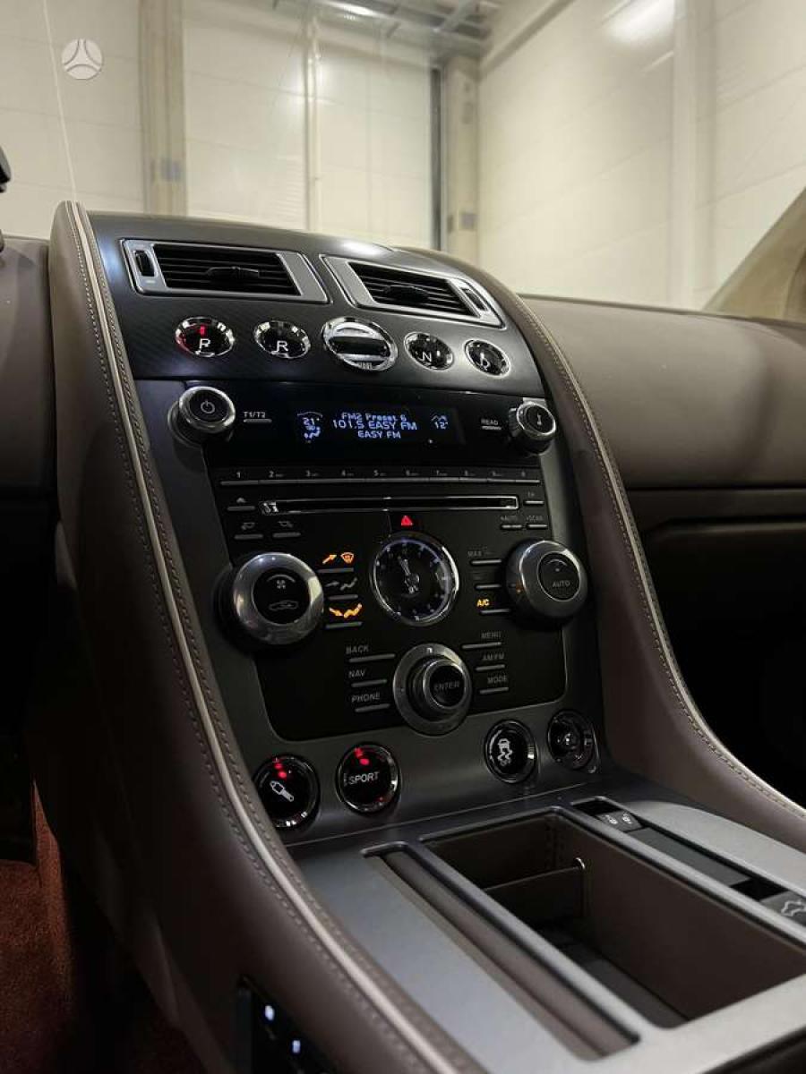 Balts Aston Martin DB9 2015 Viļņa, ar dzinēja tilpumu 5.94 L un nobraukumu 59 tūkst. km par 79999 €, foto 27 vietnē AUTOMOTO.COM.LV