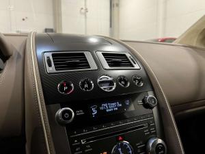 Balts Aston Martin DB9 2015 Viļņa, ar dzinēja tilpumu 5.94 L un nobraukumu 59 tūkst. km par 79999 €, foto 28 vietnē AUTOMOTO.COM.LV