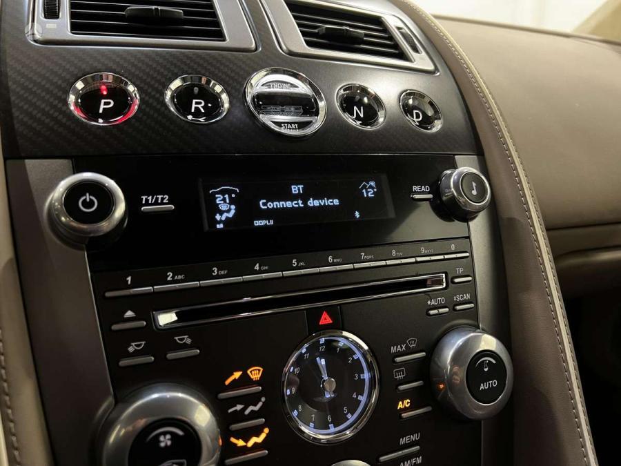 Balts Aston Martin DB9 2015 Viļņa, ar dzinēja tilpumu 5.94 L un nobraukumu 59 tūkst. km par 79999 €, foto 30 vietnē AUTOMOTO.COM.LV