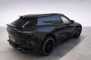 Black Aston Martin DBX 2023 in Vilnius, with an engine capacity of 3.98 L and mileage of 31 thousand km for 159999 €, photo 2 on AUTOMOTO.COM.LV
