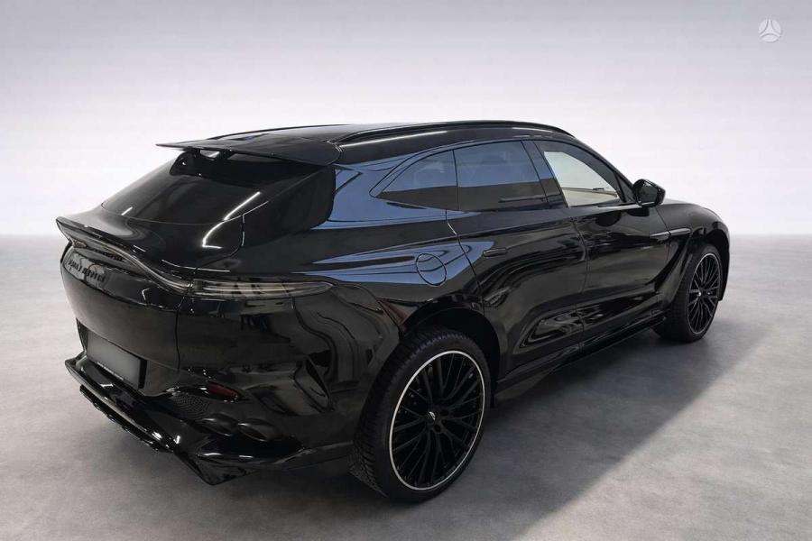 Black Aston Martin DBX 2023 in Vilnius, with an engine capacity of 3.98 L and mileage of 31 thousand km for 159999 €, photo 2 on AUTOMOTO.COM.LV