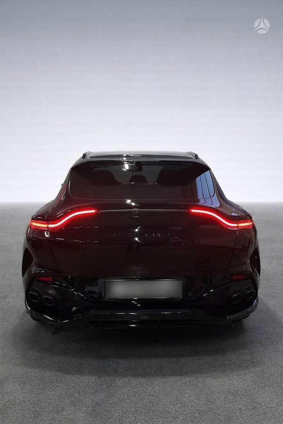 Black Aston Martin DBX 2023 in Vilnius, with an engine capacity of 3.98 L and mileage of 31 thousand km for 159999 €, photo 4 on AUTOMOTO.COM.LV