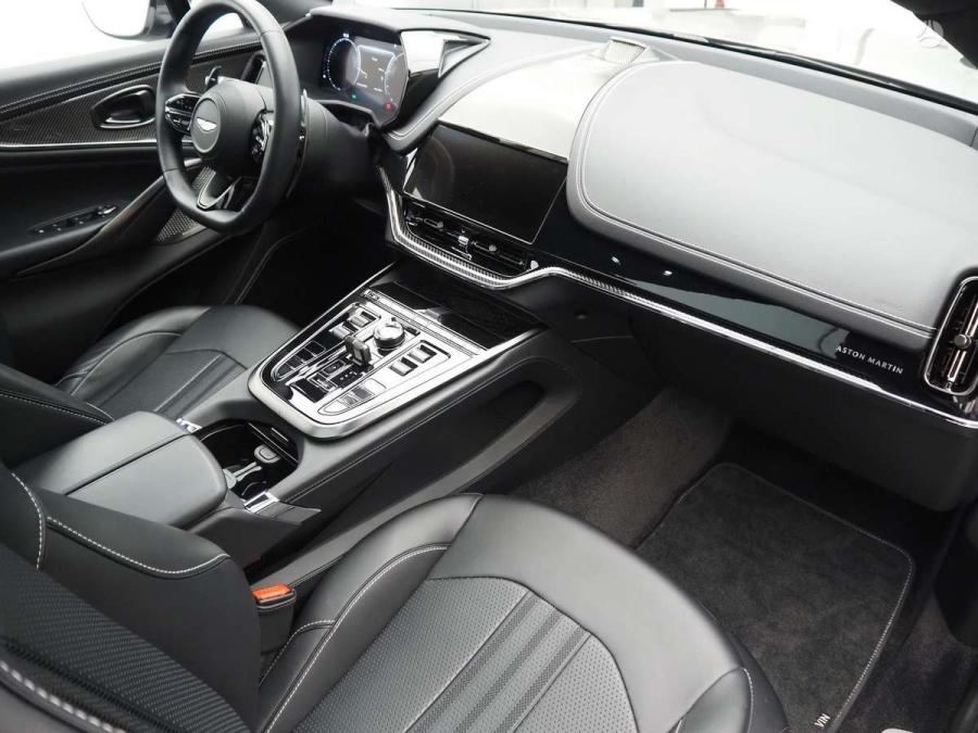 Pelēks Aston Martin DBX 2024 Viļņa, ar dzinēja tilpumu 3.98 L un nobraukumu 9 tūkst. km par 190000 €, foto 15 vietnē AUTOMOTO.COM.LV
