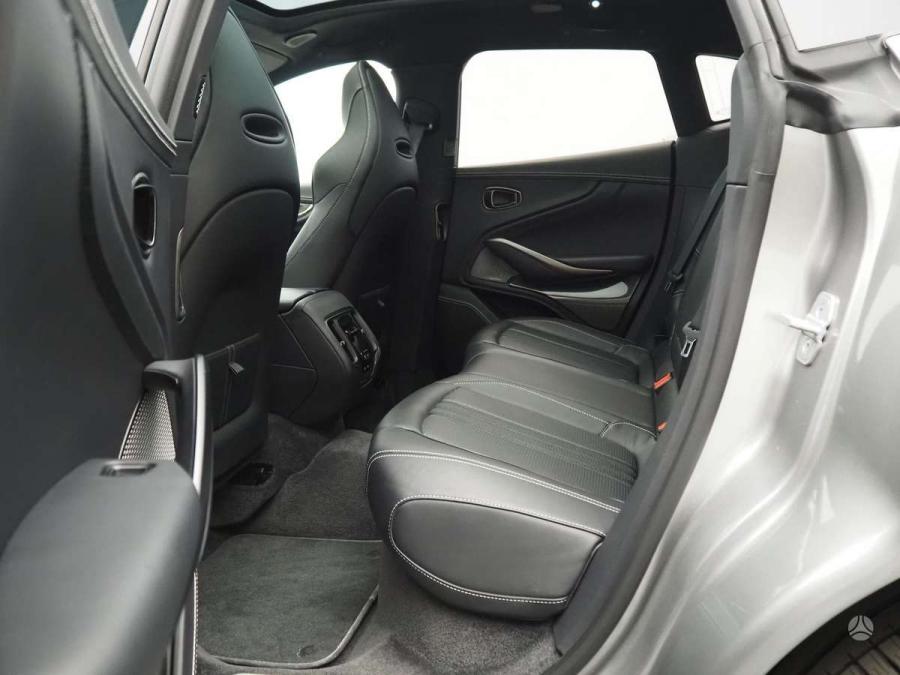Pelēks Aston Martin DBX 2024 Viļņa, ar dzinēja tilpumu 3.98 L un nobraukumu 9 tūkst. km par 190000 €, foto 17 vietnē AUTOMOTO.COM.LV