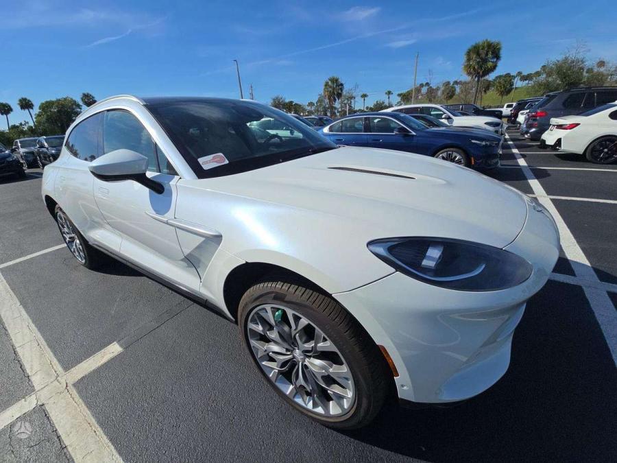 White Aston Martin DBX 2021 in Siauliai, with an engine capacity of 4.00 L and mileage of 76 thousand km for 64500 €, photo 1 on AUTOMOTO.COM.LV