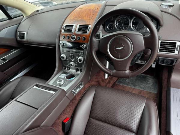 Grey Aston Martin Lagonda 2014 in Vilnius, with an engine capacity of 6.00 L and mileage of 104 thousand km for 35000 €, photo 5 on AUTOMOTO.COM.LV