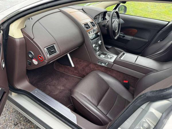 Grey Aston Martin Lagonda 2014 in Vilnius, with an engine capacity of 6.00 L and mileage of 104 thousand km for 35000 €, photo 10 on AUTOMOTO.COM.LV
