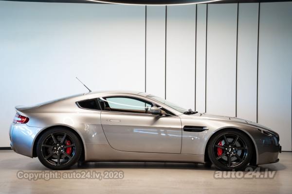 Pelēks Aston Martin v8-vantage 2006 Tallina, ar dzinēja tilpumu 4.30 L un nobraukumu 55 tūkst. km par 51058 €, foto 8 vietnē AUTOMOTO.COM.LV