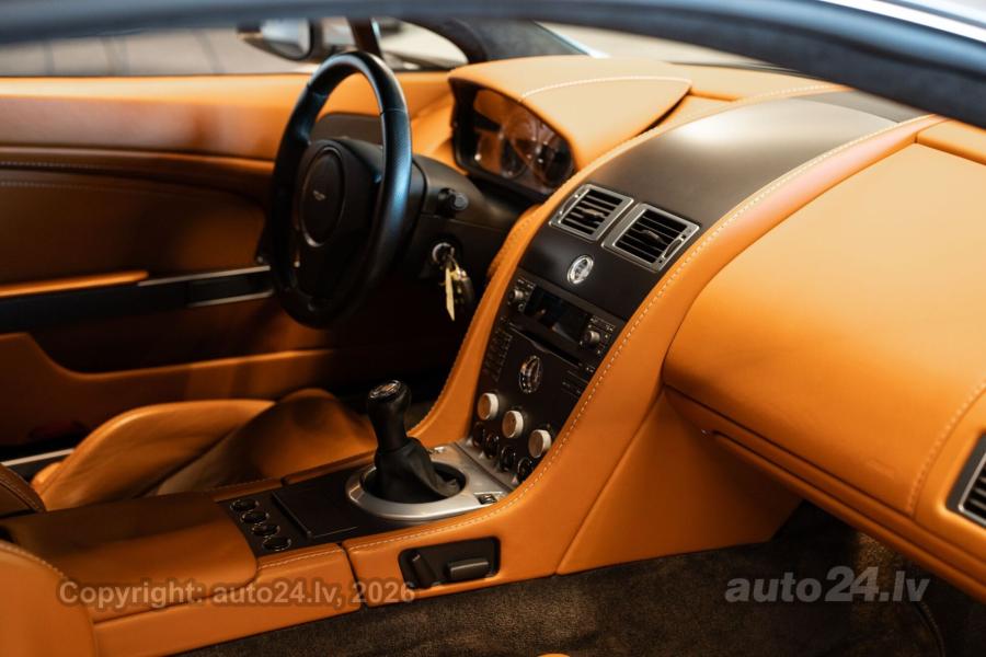 Pelēks Aston Martin v8-vantage 2006 Tallina, ar dzinēja tilpumu 4.30 L un nobraukumu 55 tūkst. km par 51058 €, foto 23 vietnē AUTOMOTO.COM.LV