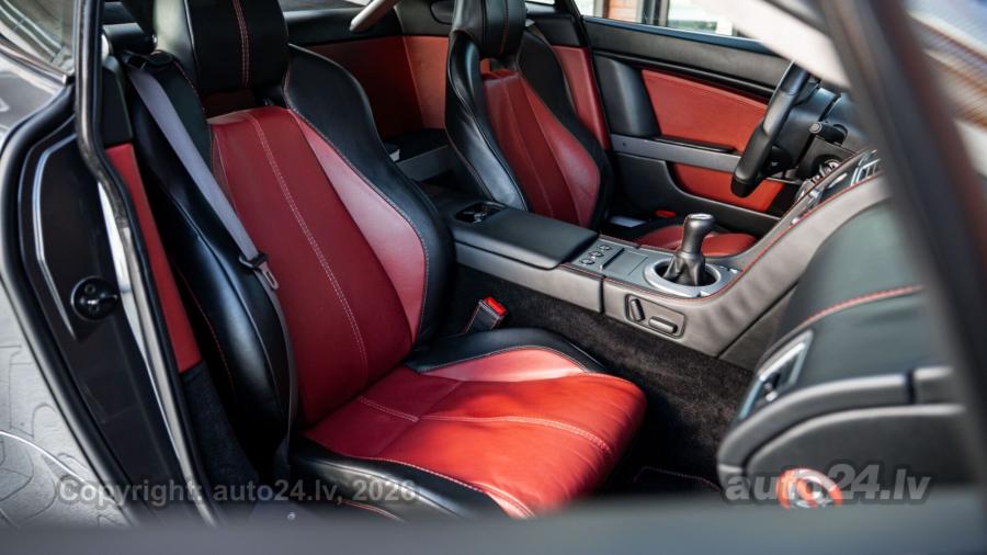Pelēks Aston Martin v8-vantage 2006 Tallina, ar dzinēja tilpumu 4.30 L un nobraukumu 80 tūkst. km par 47900 €, foto 13 vietnē AUTOMOTO.COM.LV