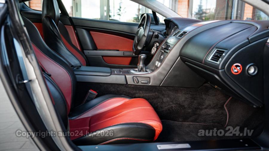 Pelēks Aston Martin v8-vantage 2006 Tallina, ar dzinēja tilpumu 4.30 L un nobraukumu 80 tūkst. km par 47900 €, foto 14 vietnē AUTOMOTO.COM.LV