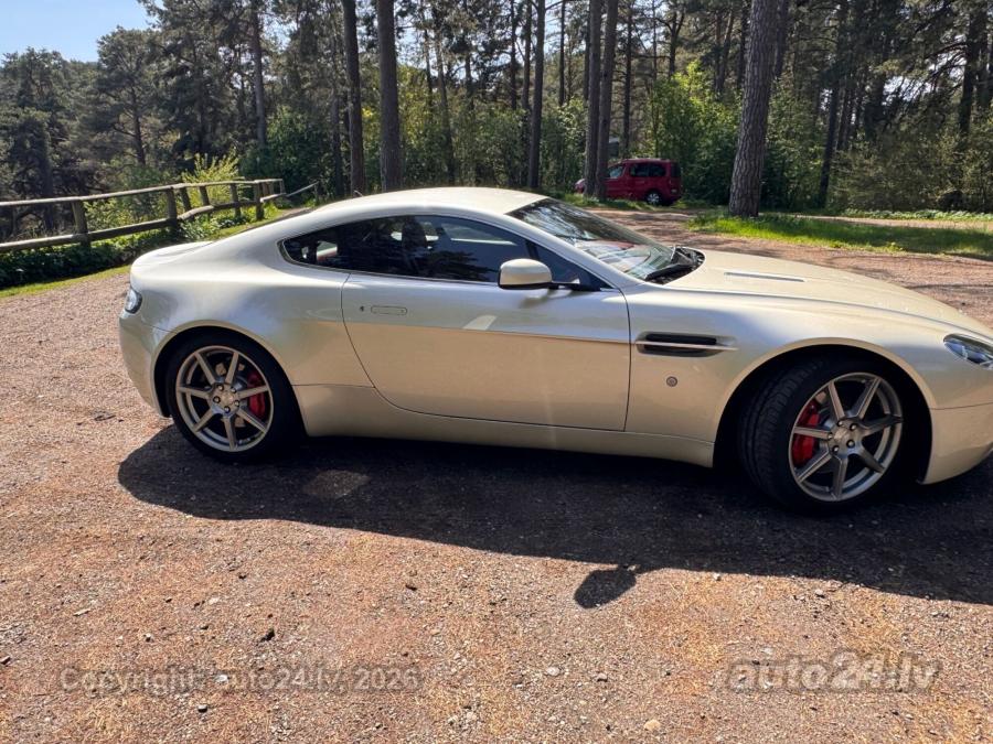 White Aston Martin v8-vantage 2007 in Tallinn, with an engine capacity of 4.30 L and mileage of 33 thousand km for 46500 €, photo 14 on AUTOMOTO.COM.LV