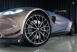 Aston Martin Vantage 2023 in Vilnius, with an engine capacity of 3.98 L and mileage of 4 thousand km for 154998 €, photo 16 on AUTOMOTO.COM.LV