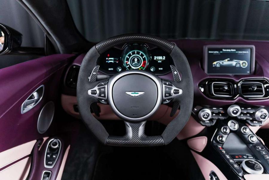 Aston Martin Vantage 2023 in Vilnius, with an engine capacity of 3.98 L and mileage of 4 thousand km for 154998 €, photo 26 on AUTOMOTO.COM.LV