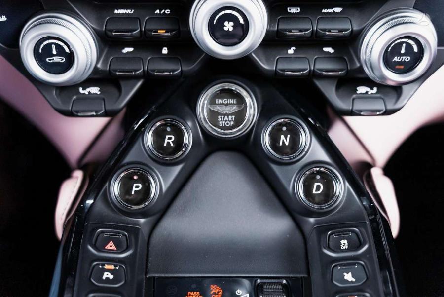 Aston Martin Vantage 2023 in Vilnius, with an engine capacity of 3.98 L and mileage of 4 thousand km for 154998 €, photo 31 on AUTOMOTO.COM.LV