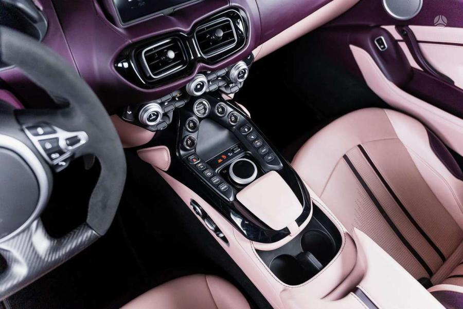 Aston Martin Vantage 2023 in Vilnius, with an engine capacity of 3.98 L and mileage of 4 thousand km for 154998 €, photo 32 on AUTOMOTO.COM.LV