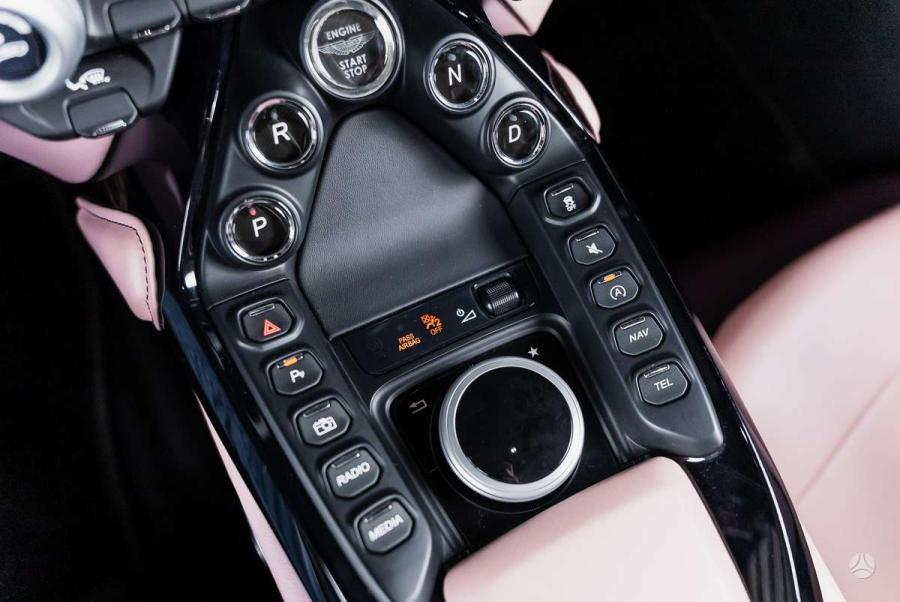 Aston Martin Vantage 2023 in Vilnius, with an engine capacity of 3.98 L and mileage of 4 thousand km for 154998 €, photo 33 on AUTOMOTO.COM.LV