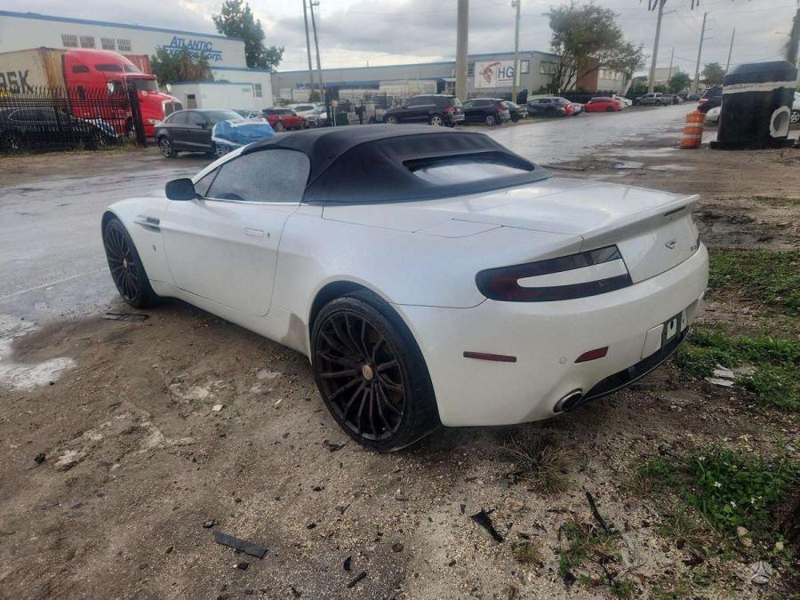 White Aston Martin Vantage 2008 in Kaunas, with an engine capacity of 4.30 L and mileage of 83 thousand km for 25900 €, photo 9 on AUTOMOTO.COM.LV