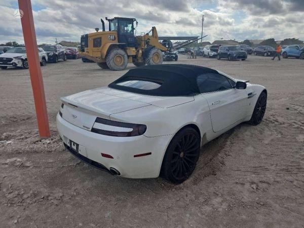 Balts Aston Martin Vantage 2008 Kauņa, ar dzinēja tilpumu 4.30 L un nobraukumu 83 tūkst. km par 25900 €, foto 10 vietnē AUTOMOTO.COM.LV