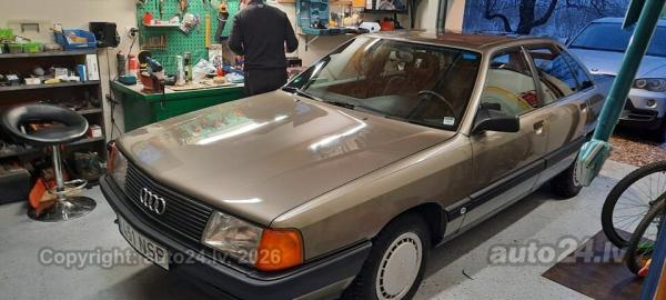 Smilšu krāsa Audi 100 1989 Tallina, ar dzinēja tilpumu 2.30 L un nobraukumu 0 tūkst. km par 15000 €, foto 1 vietnē AUTOMOTO.COM.LV