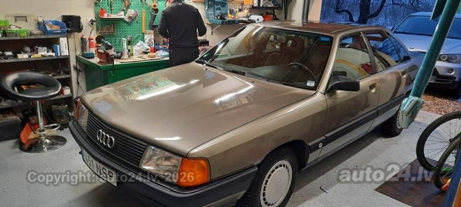 Smilšu krāsa Audi 100 1989 Tallina, ar dzinēja tilpumu 2.30 L un nobraukumu 0 tūkst. km par 15000 €, foto 1 vietnē AUTOMOTO.COM.LV