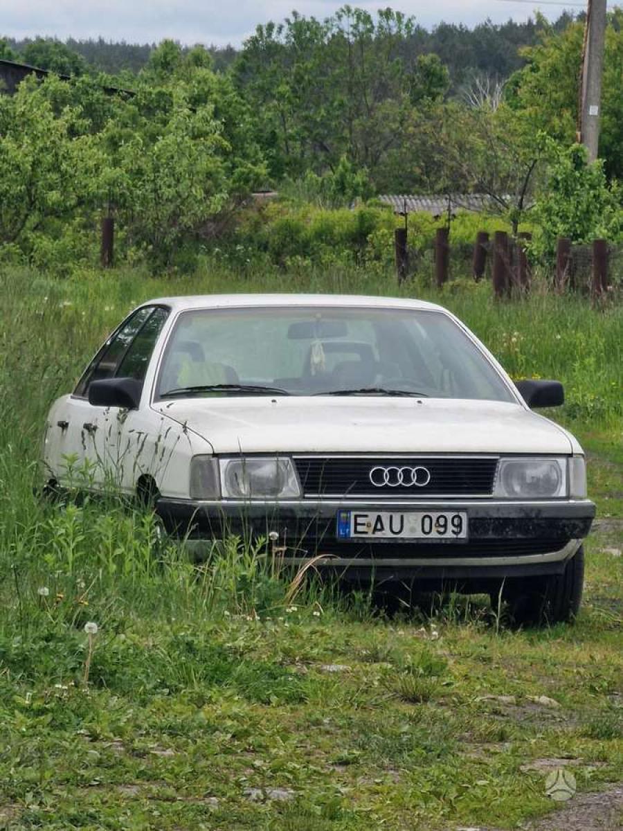 Black Audi 100 1986 in Salcininkai, with an engine capacity of 2.23 L and mileage of 400 thousand km for 2300 €, photo 1 on AUTOMOTO.COM.LV