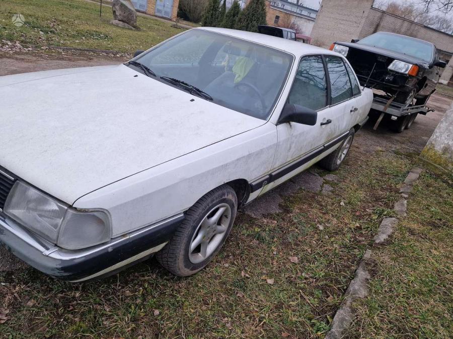 Black Audi 100 1986 in Salcininkai, with an engine capacity of 2.23 L and mileage of 400 thousand km for 2300 €, photo 3 on AUTOMOTO.COM.LV