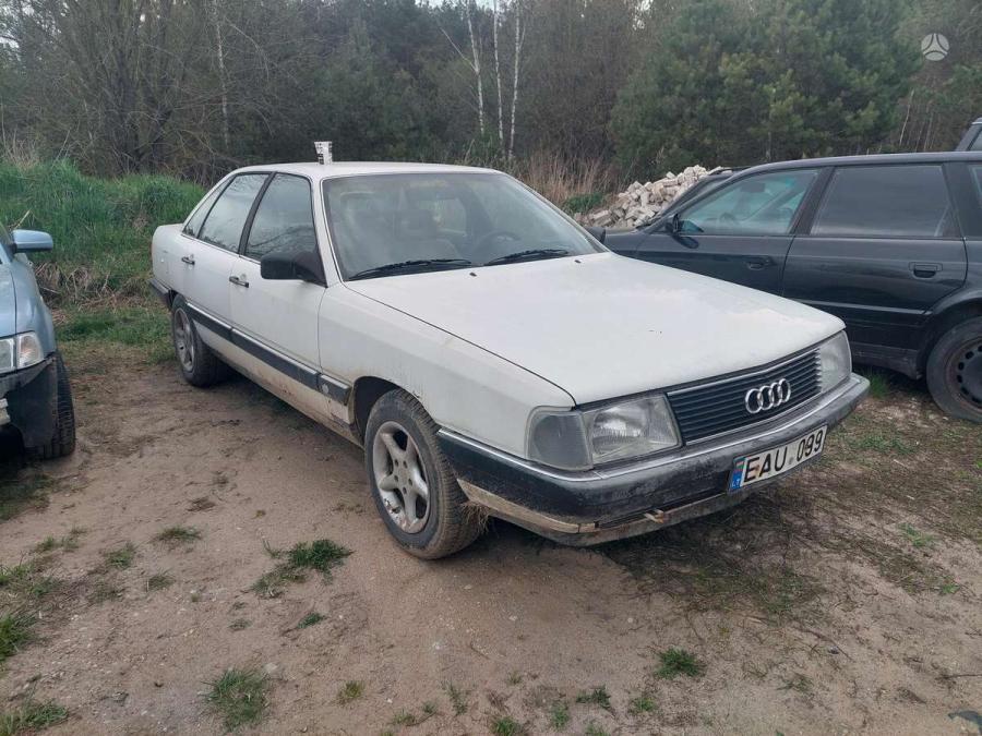 Black Audi 100 1986 in Salcininkai, with an engine capacity of 2.23 L and mileage of 400 thousand km for 2300 €, photo 18 on AUTOMOTO.COM.LV
