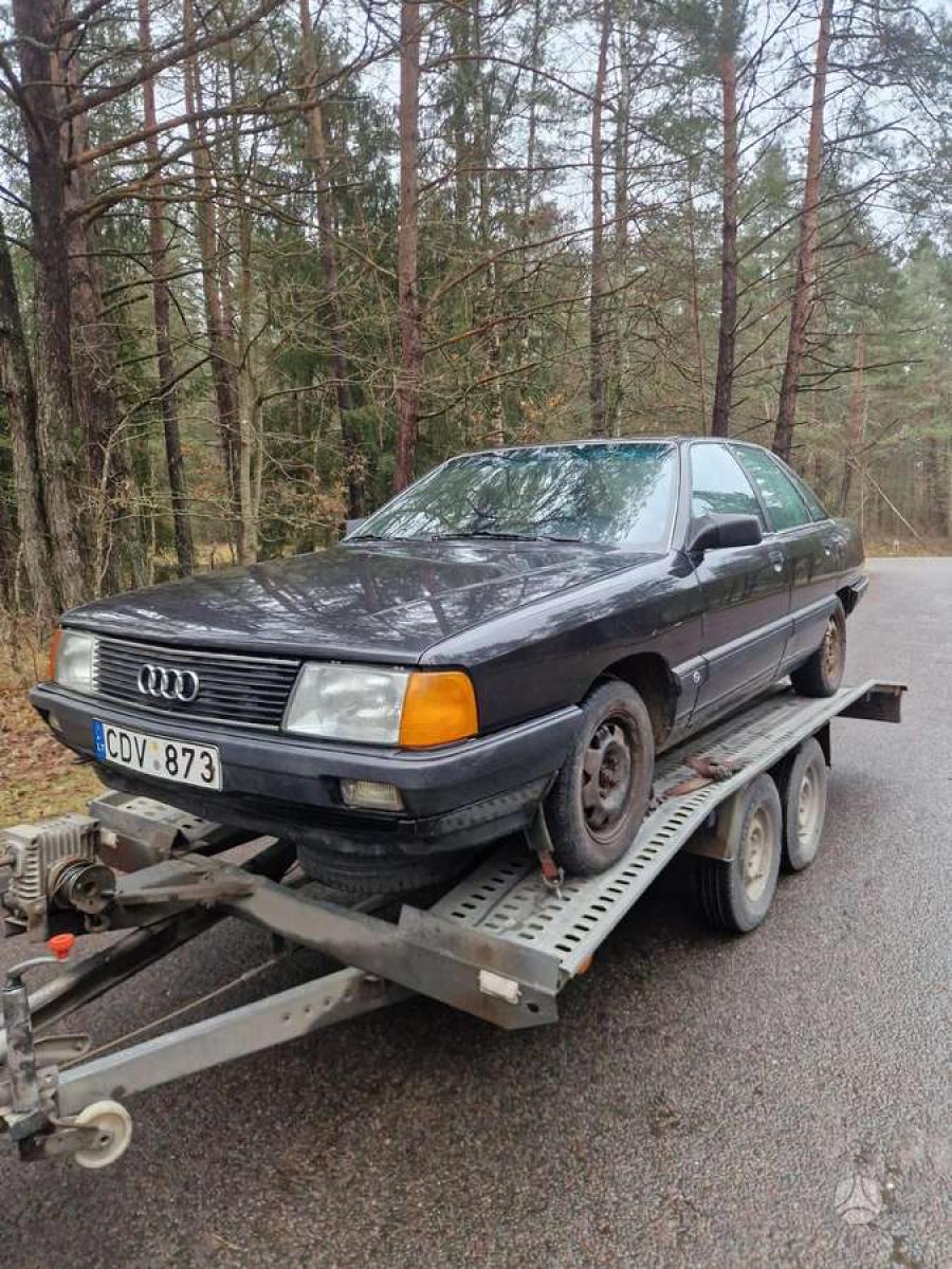 Black Audi 100 1988 in Panevezys, with an engine capacity of 1.99 L and mileage of 246 thousand km for 650 €, photo 3 on AUTOMOTO.COM.LV