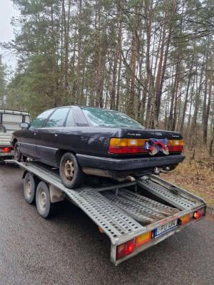 Black Audi 100 1988 in Panevezys, with an engine capacity of 1.99 L and mileage of 246 thousand km for 650 €, photo 4 on AUTOMOTO.COM.LV