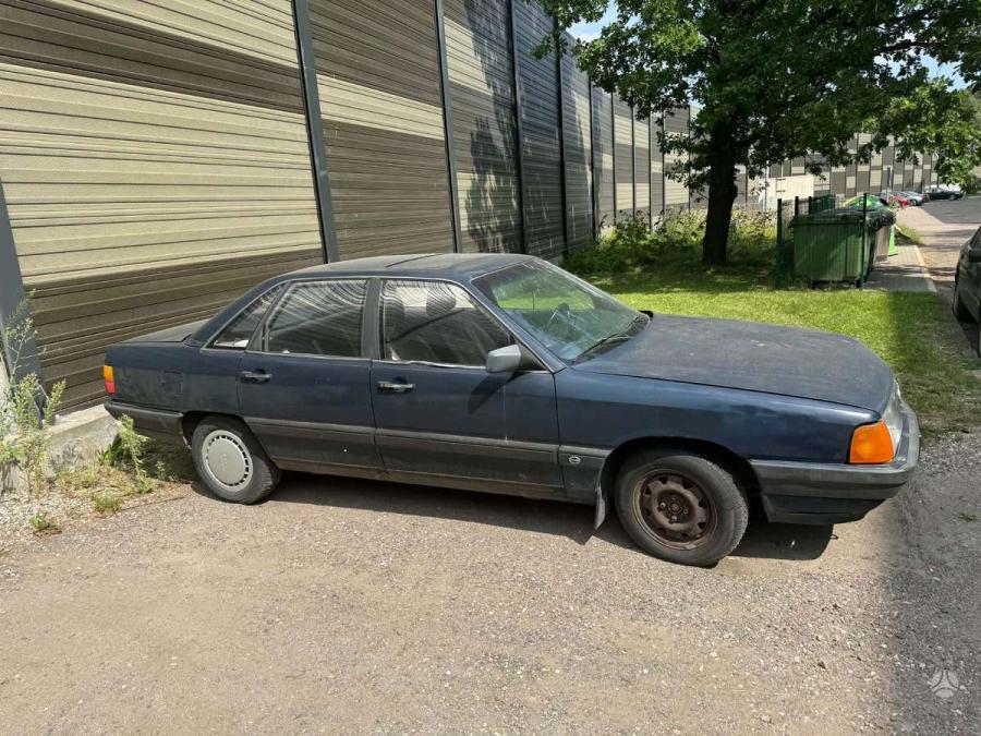 Blue Audi 100 1987 in Kaunas, with an engine capacity of 1.78 L and mileage of 2 thousand km for 1000 €, photo 6 on AUTOMOTO.COM.LV