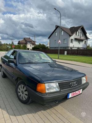 Zils Audi 100 1989 Kauņa, ar dzinēja tilpumu 1.80 L un nobraukumu 340 tūkst. km par 1300 €, foto 1 vietnē AUTOMOTO.COM.LV
