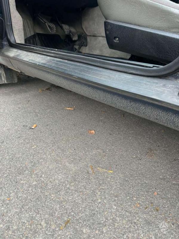 Audi 100 1989 Kauņa vietnē Zils Audi 100 1989 Kauņa, ar dzinēja tilpumu 1.80 L un nobraukumu 340 tūkst. km par 1300 €, foto 7 vietnē AUTOMOTO.COM.LV