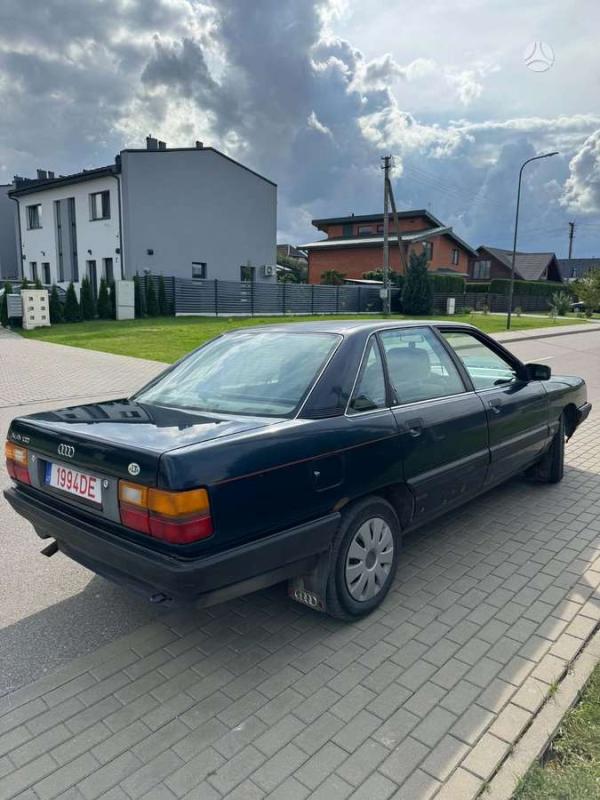 Audi 100 1989 Kauņa vietnē Zils Audi 100 1989 Kauņa, ar dzinēja tilpumu 1.80 L un nobraukumu 340 tūkst. km par 1300 €, foto 8 vietnē AUTOMOTO.COM.LV