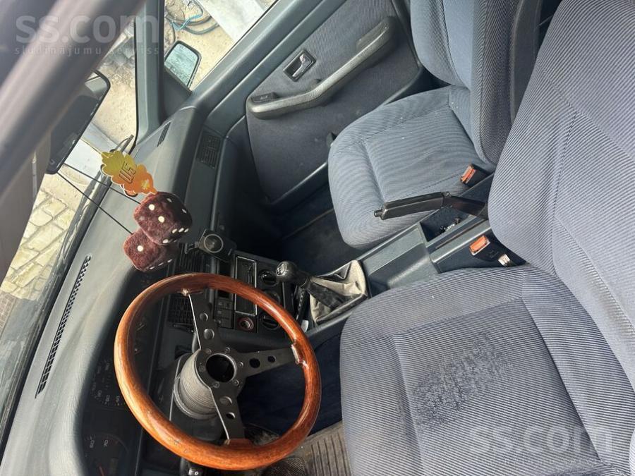Zils Audi 100 1990 Rīga, ar dzinēja tilpumu 2.00 L un nobraukumu 382 tūkst. km par 2000 €, foto 4 vietnē AUTOMOTO.COM.LV