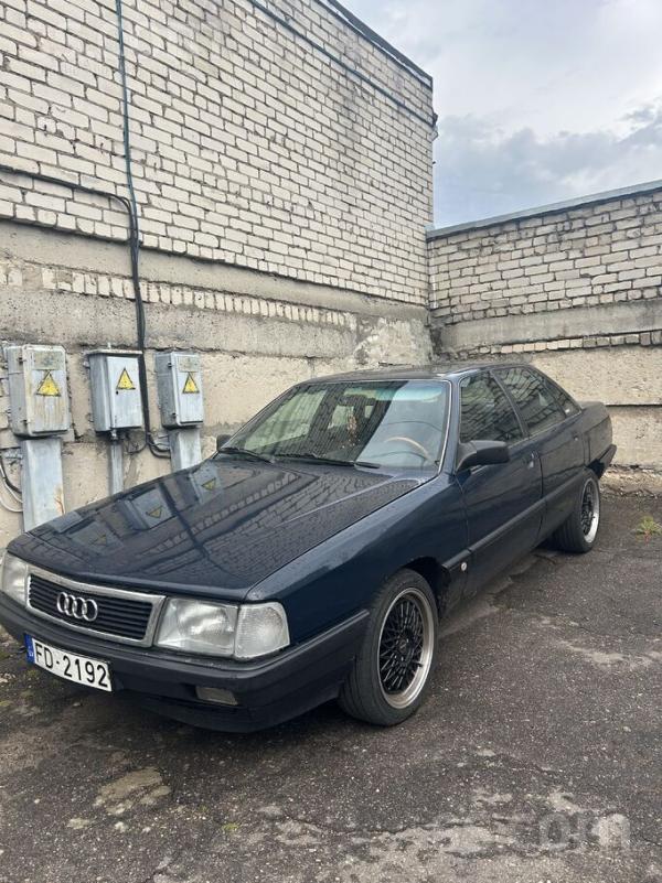 Zils Audi 100 1990 Rīga, ar dzinēja tilpumu 2.00 L un nobraukumu 382 tūkst. km par 2000 €, foto 4 vietnē AUTOMOTO.COM.LV
