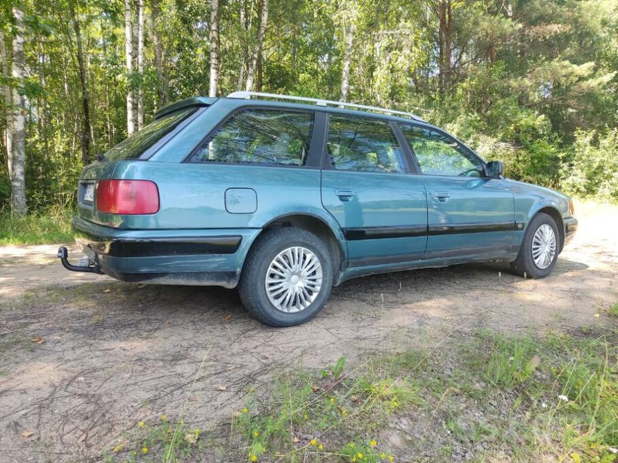 Zils Audi 100 1994 Ogre, ar dzinēja tilpumu 2.00 L un nobraukumu 273 tūkst. km par 1350 €, foto 1 vietnē AUTOMOTO.COM.LV