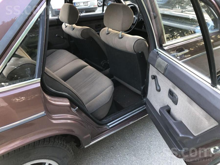 Brūns Audi 100 1981 Limbaži, ar dzinēja tilpumu 2.10 L un nobraukumu 247 tūkst. km par 6250 €, foto 8 vietnē AUTOMOTO.COM.LV